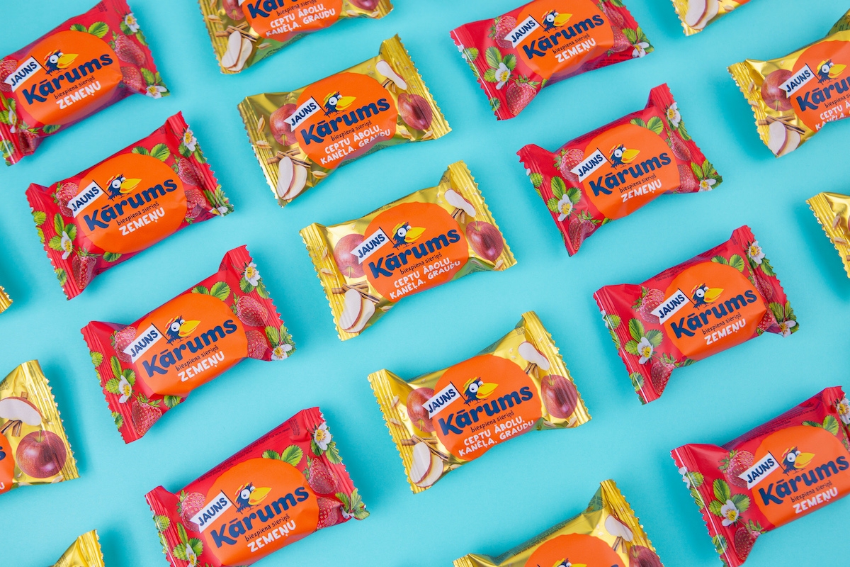 “Kāruma” saimē jaunatgriežas divi biezpiena sieriņi – ar zemenēm un ar ...